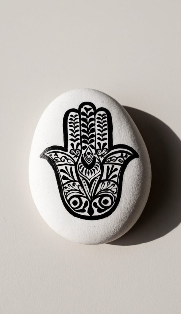 24 Black and White Painted Rock Ideas: Simple Elegance for Modern DIY Decor
